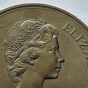 1972 Queen Elizabeth and Prince Philip Silver Wedding Crown - Etsy