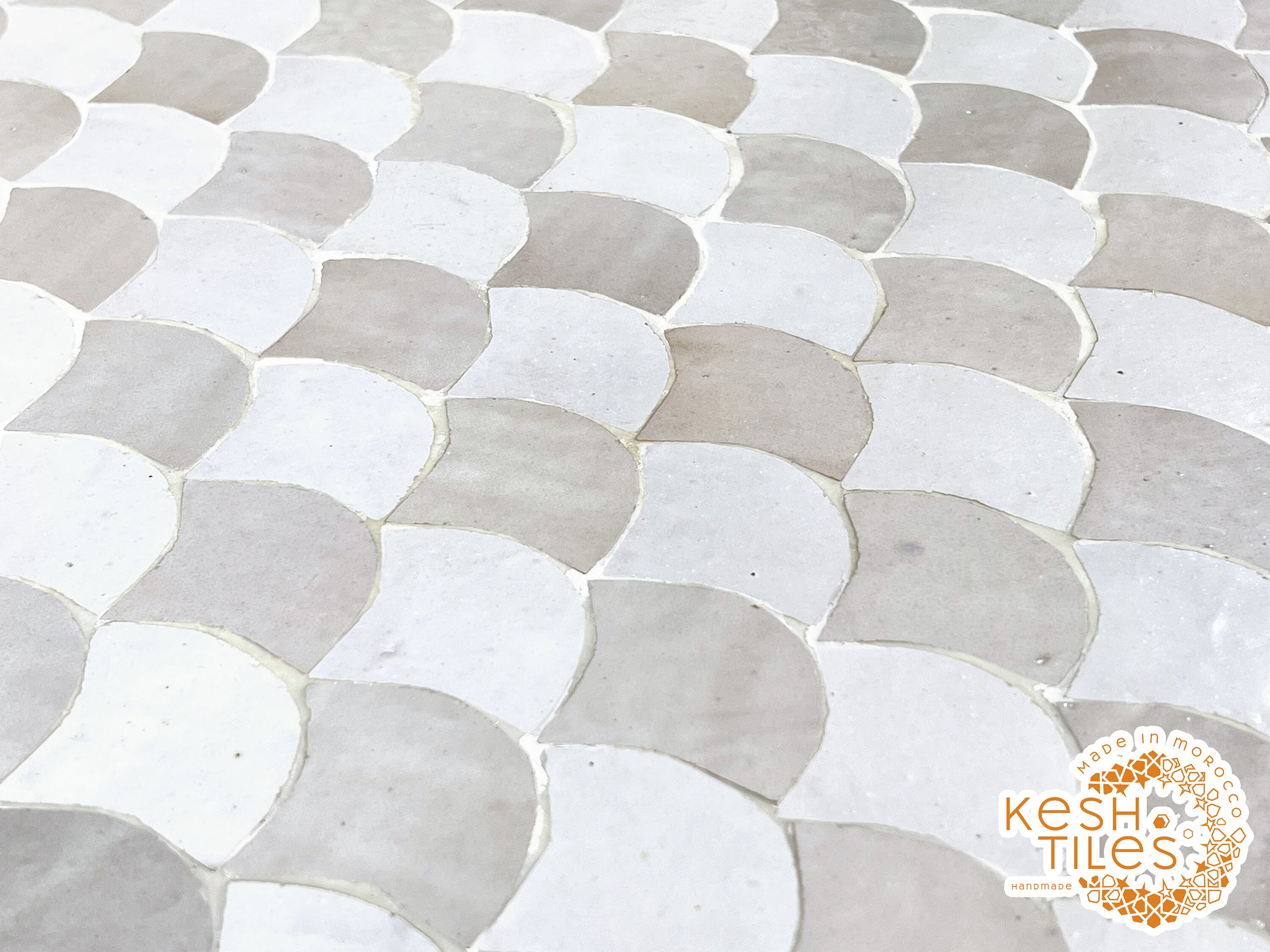 FABULOUS MOSAIC TABLE Handmade Round Fish Scale Pattern - Etsy