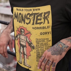 Monster Horror Movie Comic T-shirt Vintage Sci-fi Comic Book Tee Retro ...