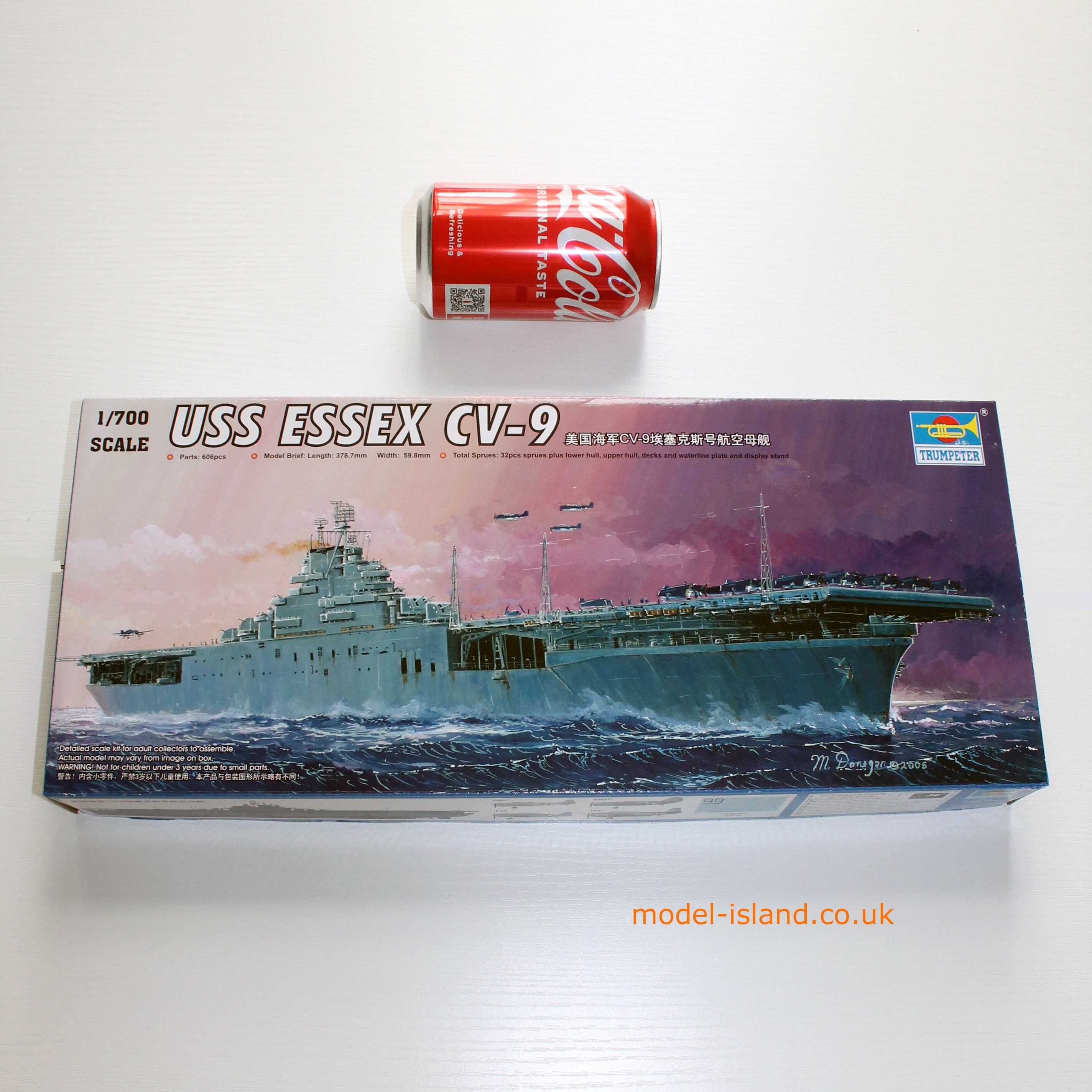 Trumpeter 05728 USS ESSEX CV-9 Aircraft Carrier Plastic Assembly Model ...