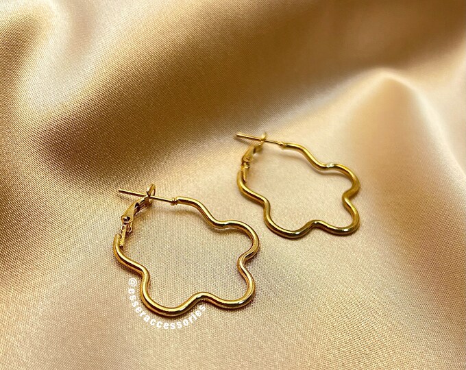 JASMINE | Y2K Minimalist Gold Flower Shape Inspired Hoop Earrings - Etsy