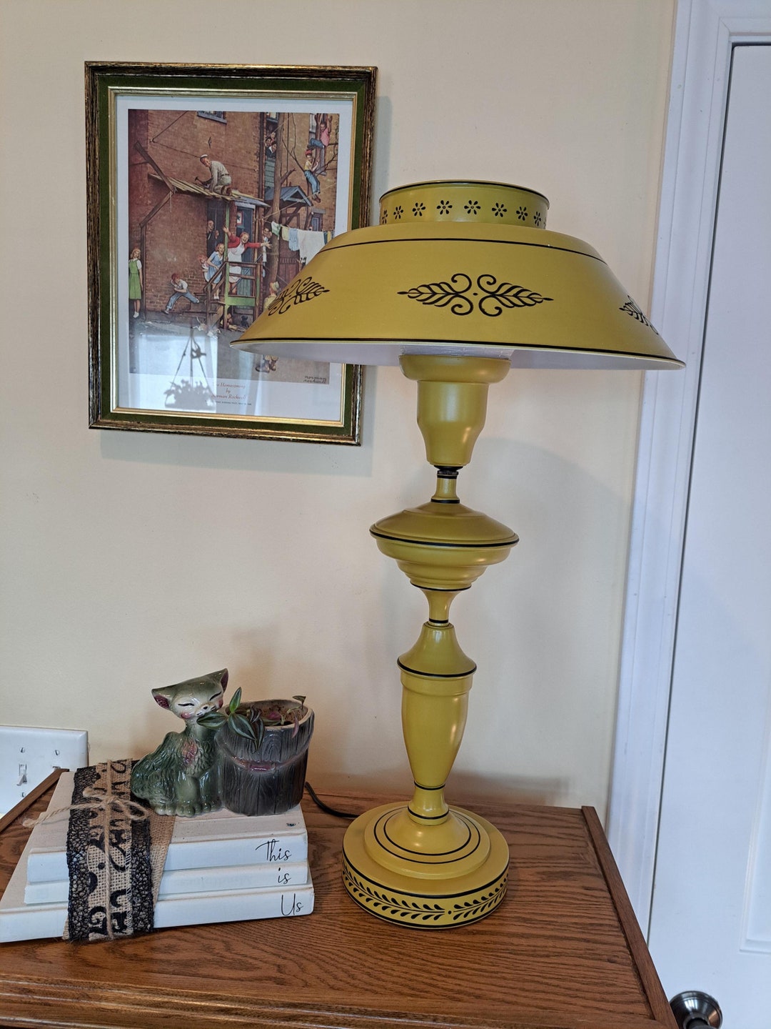 Lamp, Vintage Tole Desk Lamp, Metal Tole Yellow, Gold With Black Trim ...