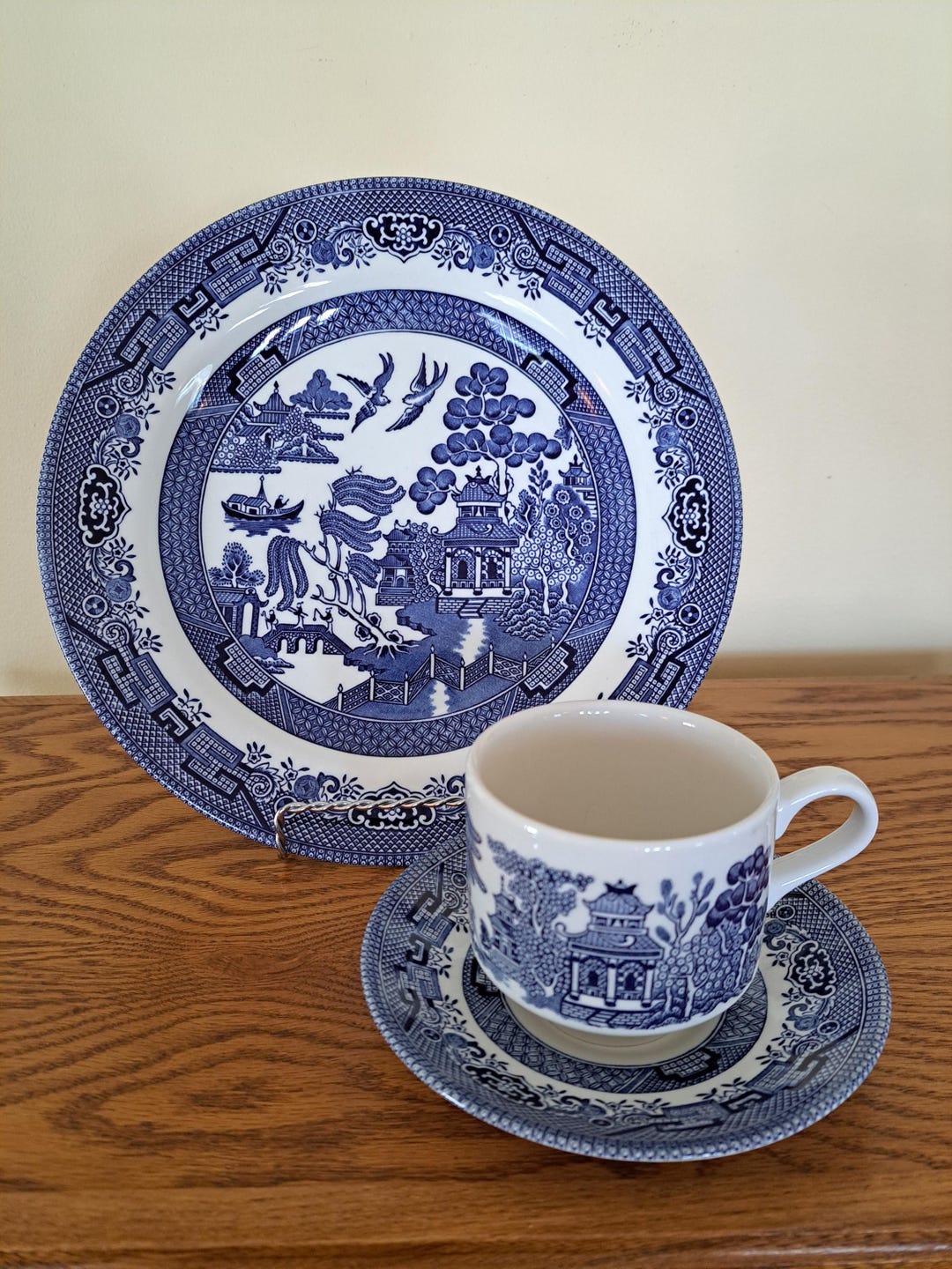Blue Plate, Churchill, CHOICE Vintage Churchill Blue Willow Dinner ...