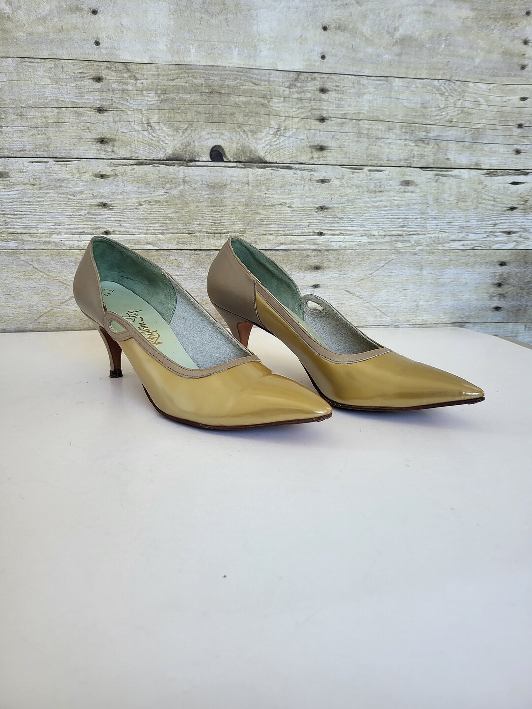 1960s Vintage Leather Stiletto Pumps: Bone & Gold, Size 7 - Etsy