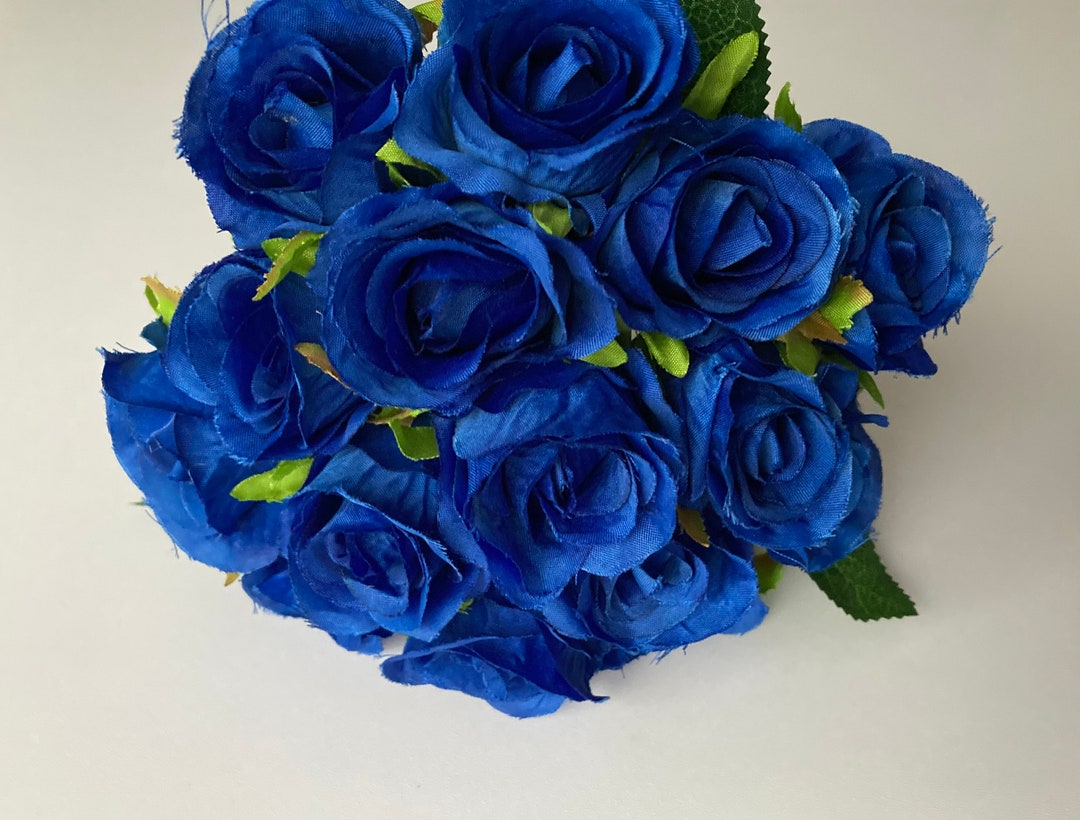 15 Royal Blue Short Stem Roses - Etsy UK