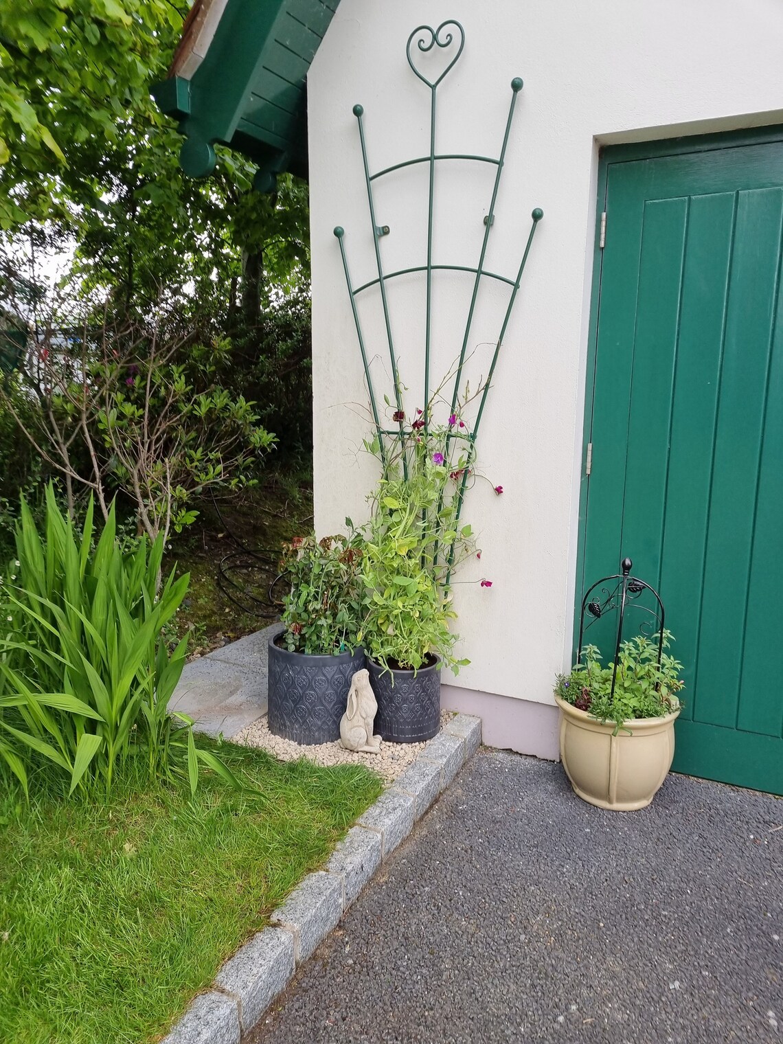 Fan Wall Trellis in Solid Steel With Hand Forged Heart Centre Piece ...