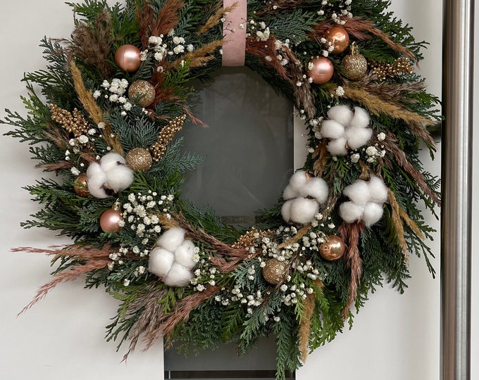 Frisch gebundener, winterlicher Türkranz / weihnachtlicher Kranz ...