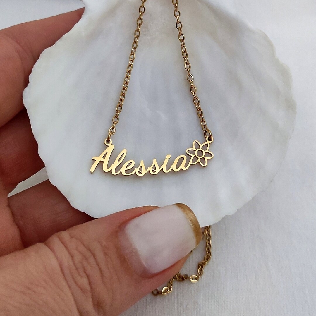 Daisy Birthflower Cursive Name Necklace, Birth Flower Script Name Plate ...