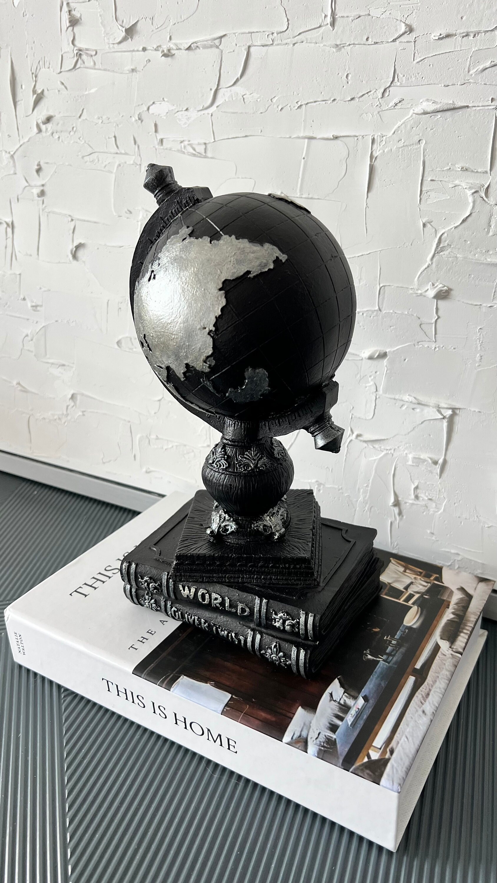 World Globe on Books Statue, World Map Statue, World Globe Earth Statue ...