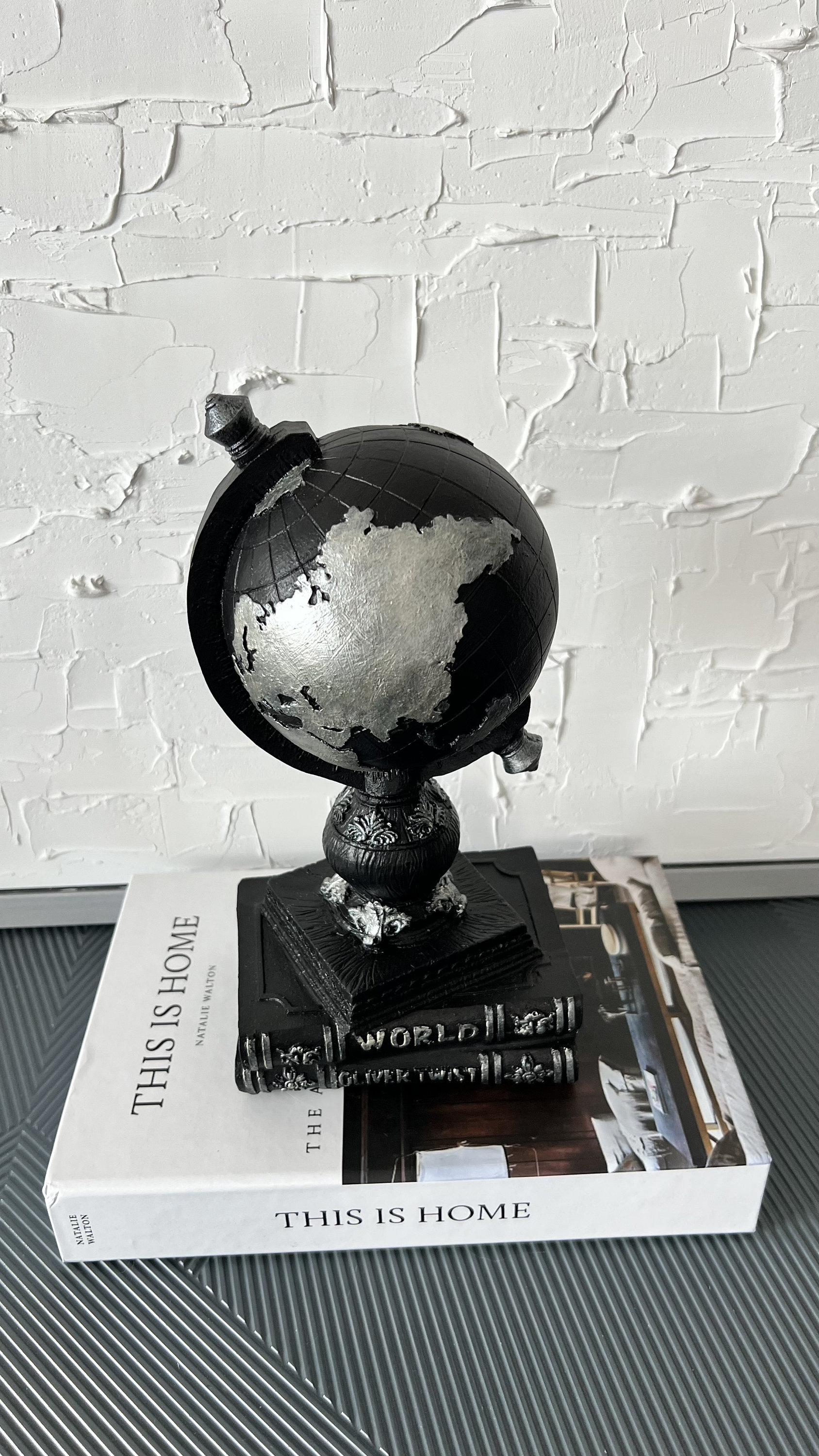 World Globe on Books Statue, World Map Statue, World Globe Earth Statue ...