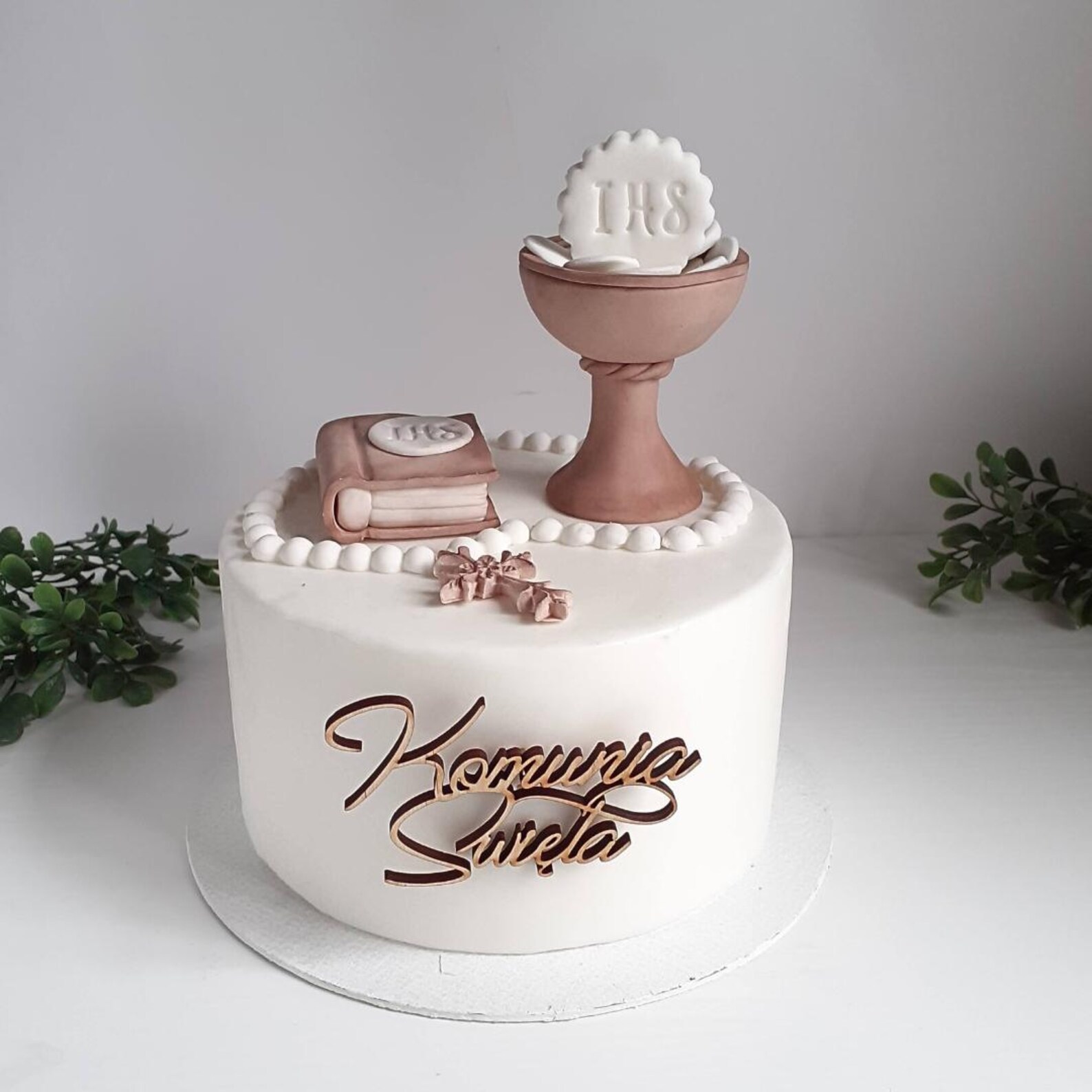 First Communion Cake Topper Fondant Tutorial: Chalice, Book & Rosary (e ...
