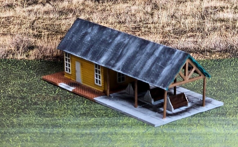 N Scale Small Station With Platform and Roof Extension – Unpainted ...