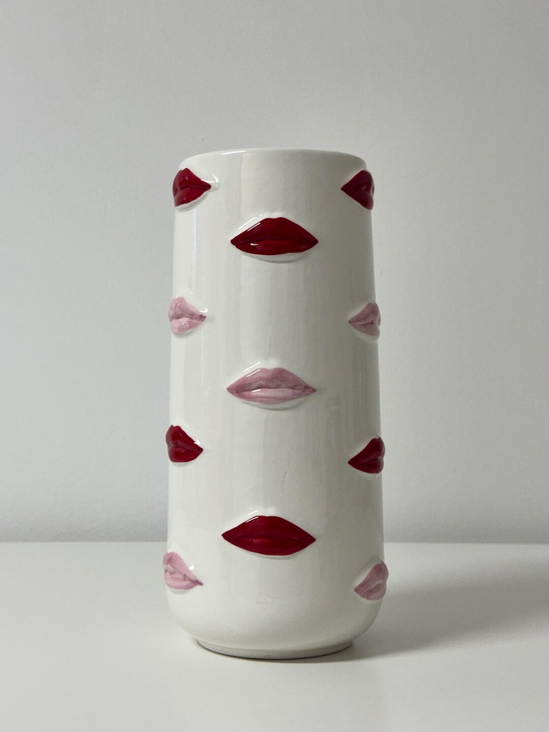 Lips Vase – White Decorative Vase With 3D Lip Accents, Creative Home ...