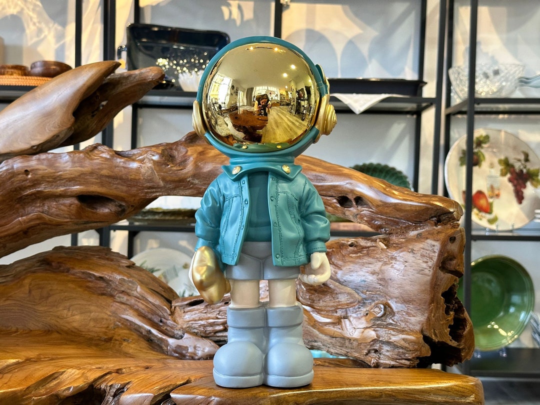 Astronaut Statue / Sculpture Cosmonaut / Decoration / Design ...