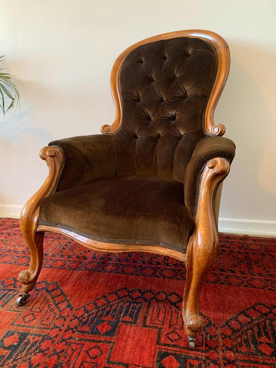 Button back bedroom chair store