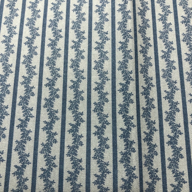 Hens and Chicks Table Runner Quilt Kit From the Country Essentials ...