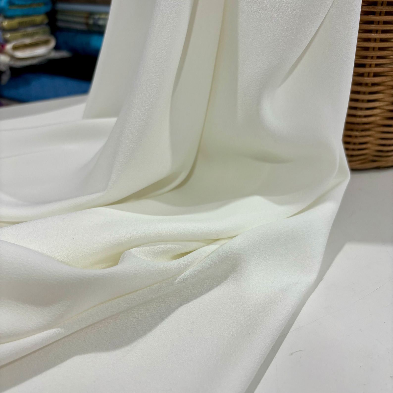 Italian Broken White Crepe Fabric for Dresses and Clothing (150cm/57in ...