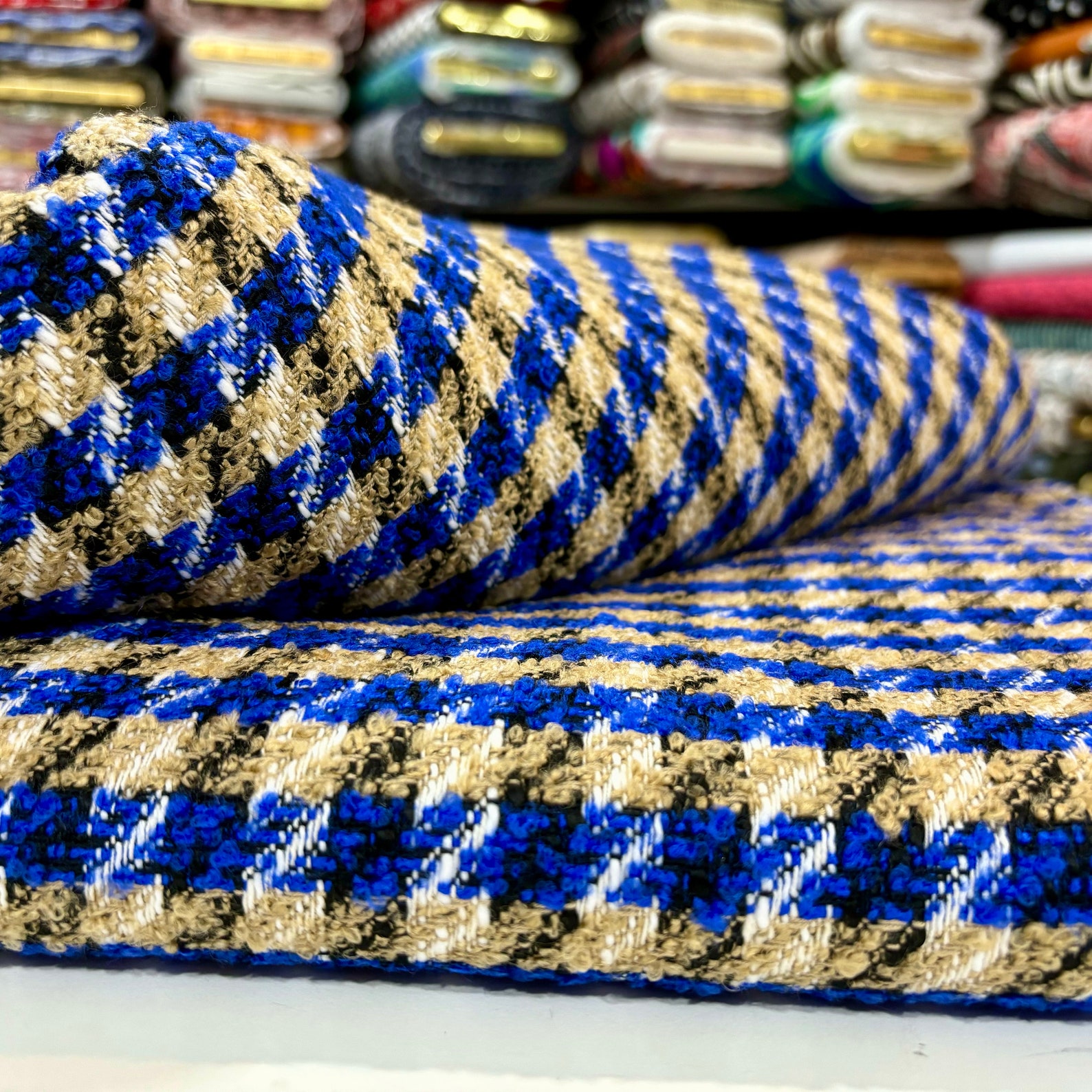 Boucle Wool Tweed, Italian Luxury for Jackets and Dresses (57in Wide ...