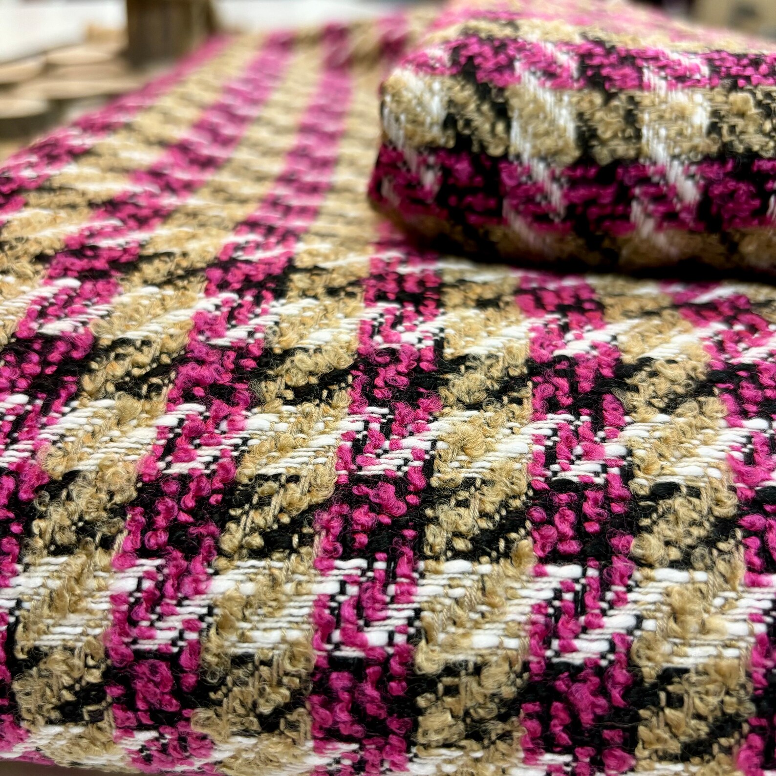 Boucle Wool Tweed, Italian Luxury for Jackets and Dresses (57in Wide ...