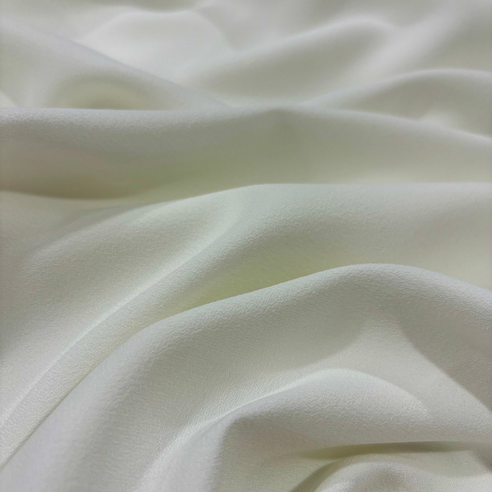 Italian Broken White Crepe Fabric for Dresses and Clothing (150cm/57in ...