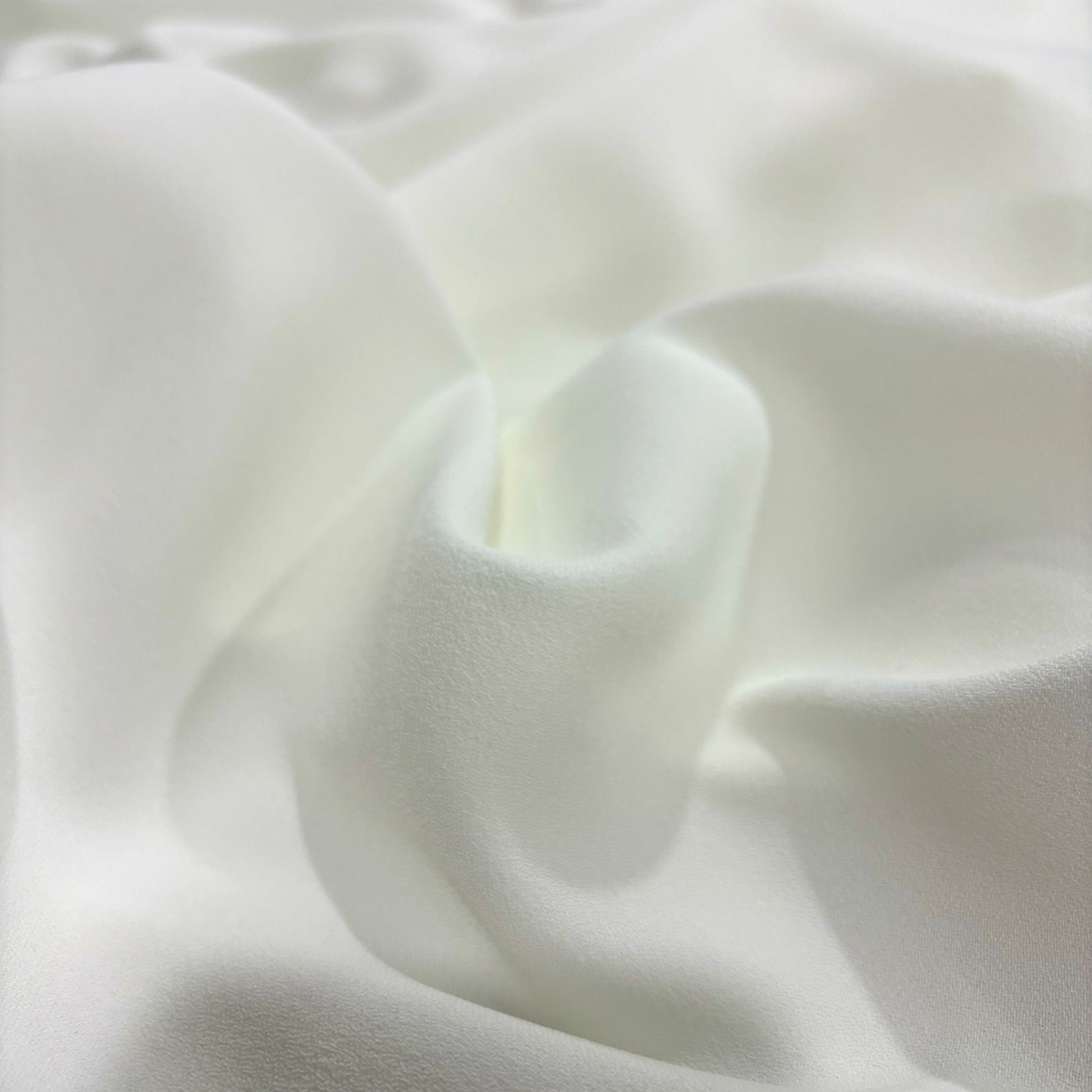 Italian Broken White Crepe Fabric for Dresses and Clothing (150cm/57in ...