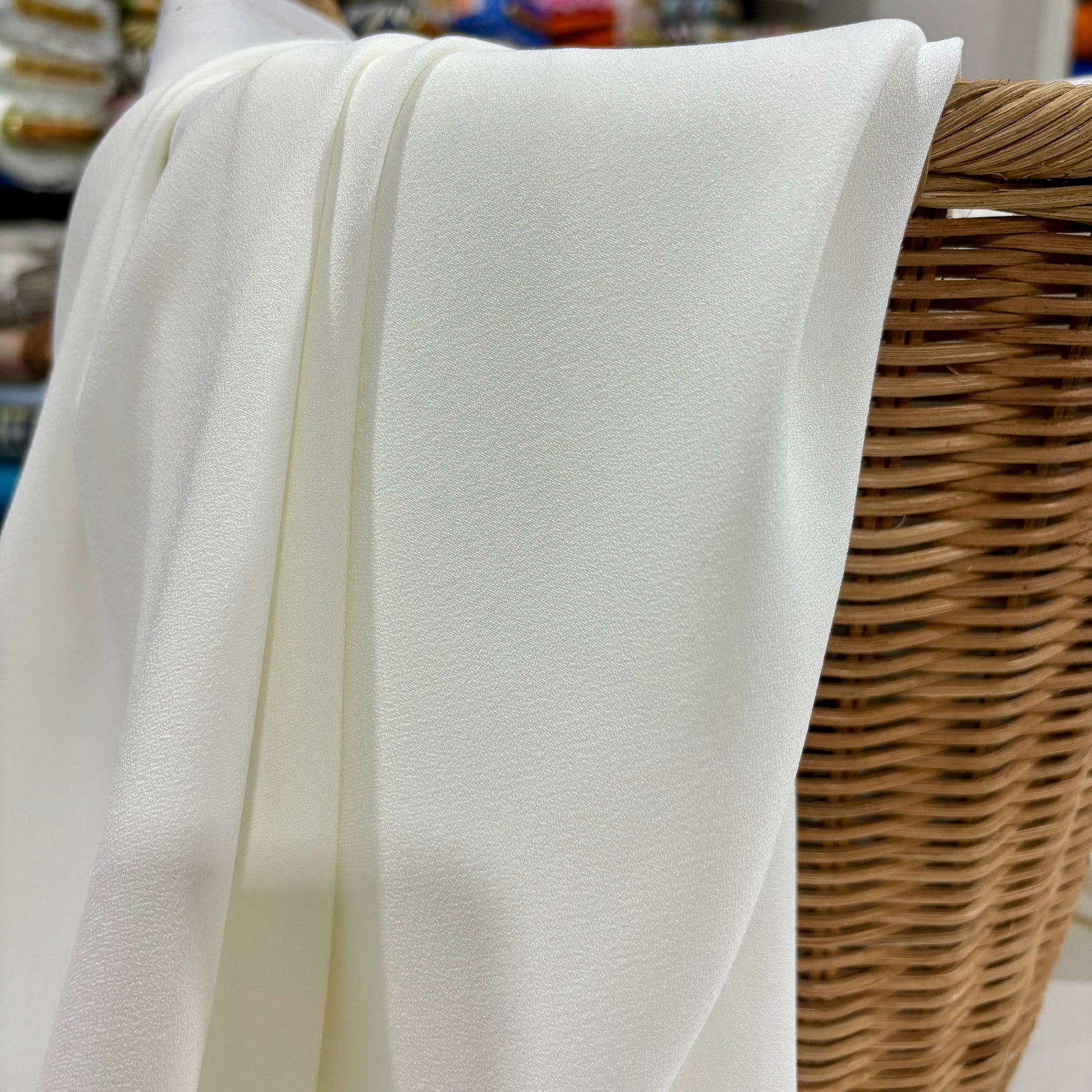 Italian Broken White Crepe Fabric for Dresses and Clothing (150cm/57in ...