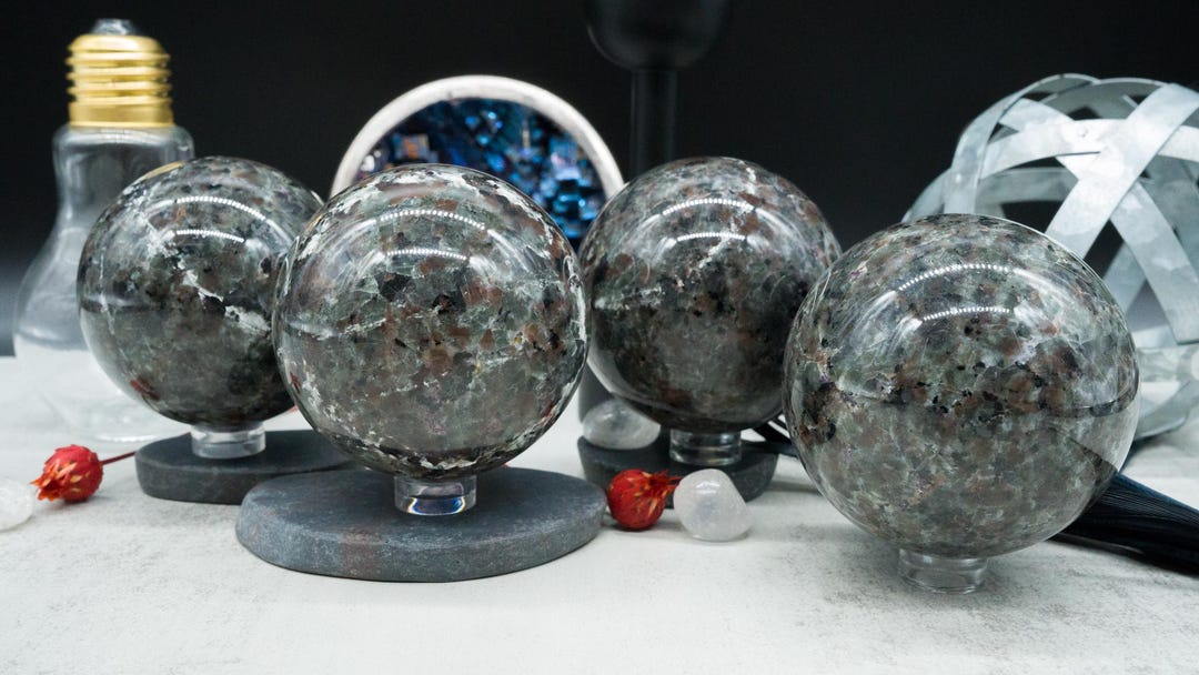 Yooperlite Crystal Sphere UV Reactive Stone Ball Healing Protection ...