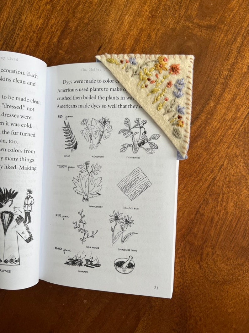 Customizable Corner Bookmark Hand Embroidered in Felt With Flowers ...