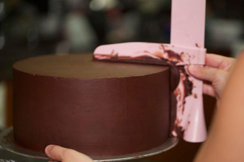 The Original Profroster - Pink. Get Sharp Edges! an Adjustable Cake ...