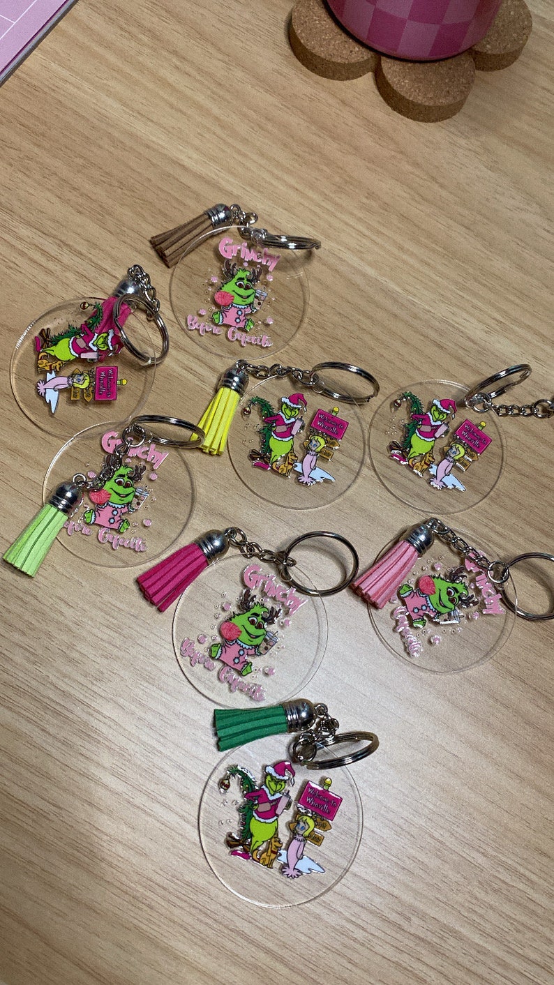 Grinch Design Keychains / Simple and Minimalistic / Christmas Vibes ...