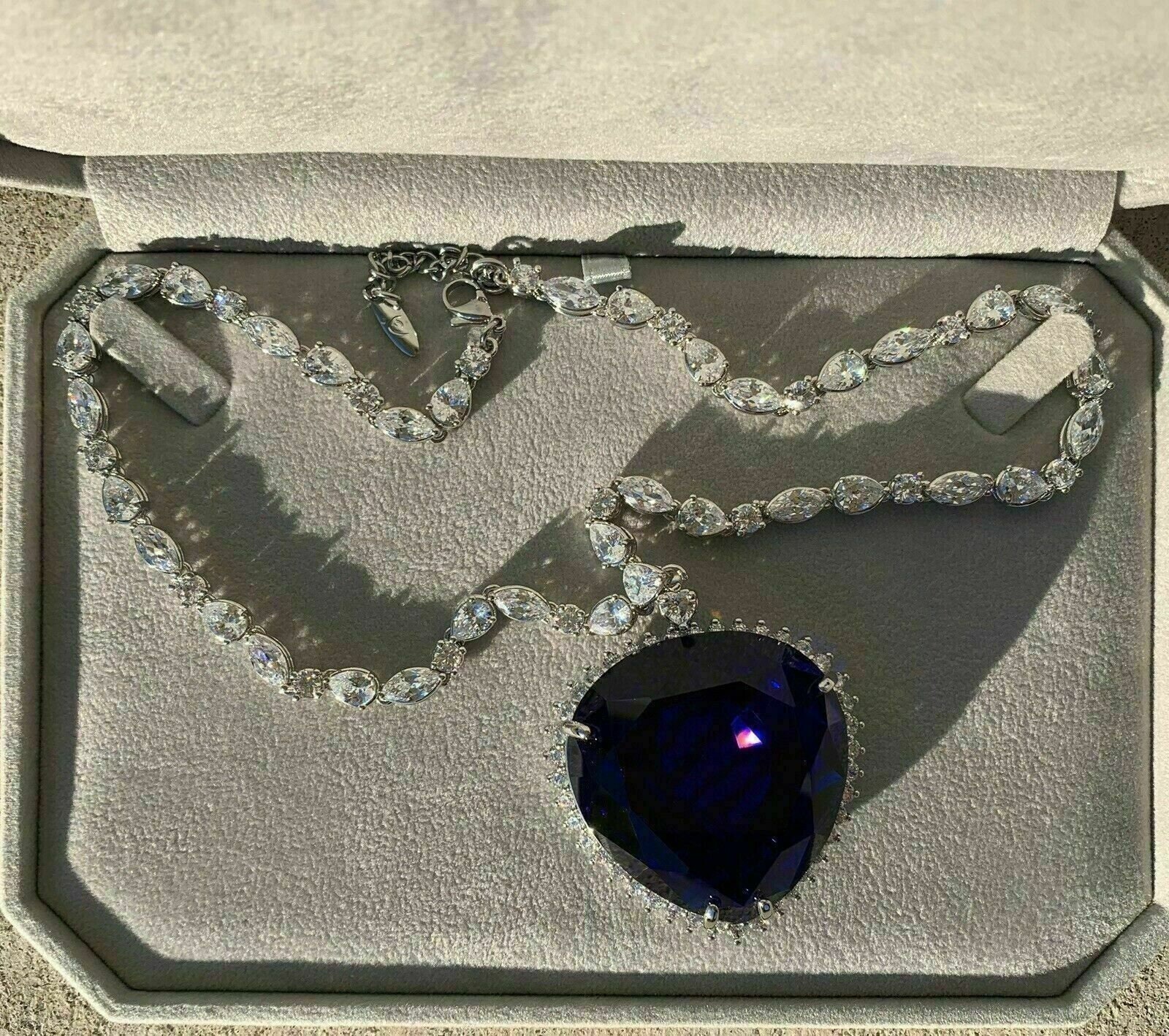 Kate Winslet Necklace ~ Titanic Heart of the Ocean Necklace & Pendant ...