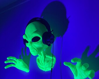 ALIEN LOVERS ART Retro Girl Poster, Flying Saucer Ufo Lovers, Scifi ...