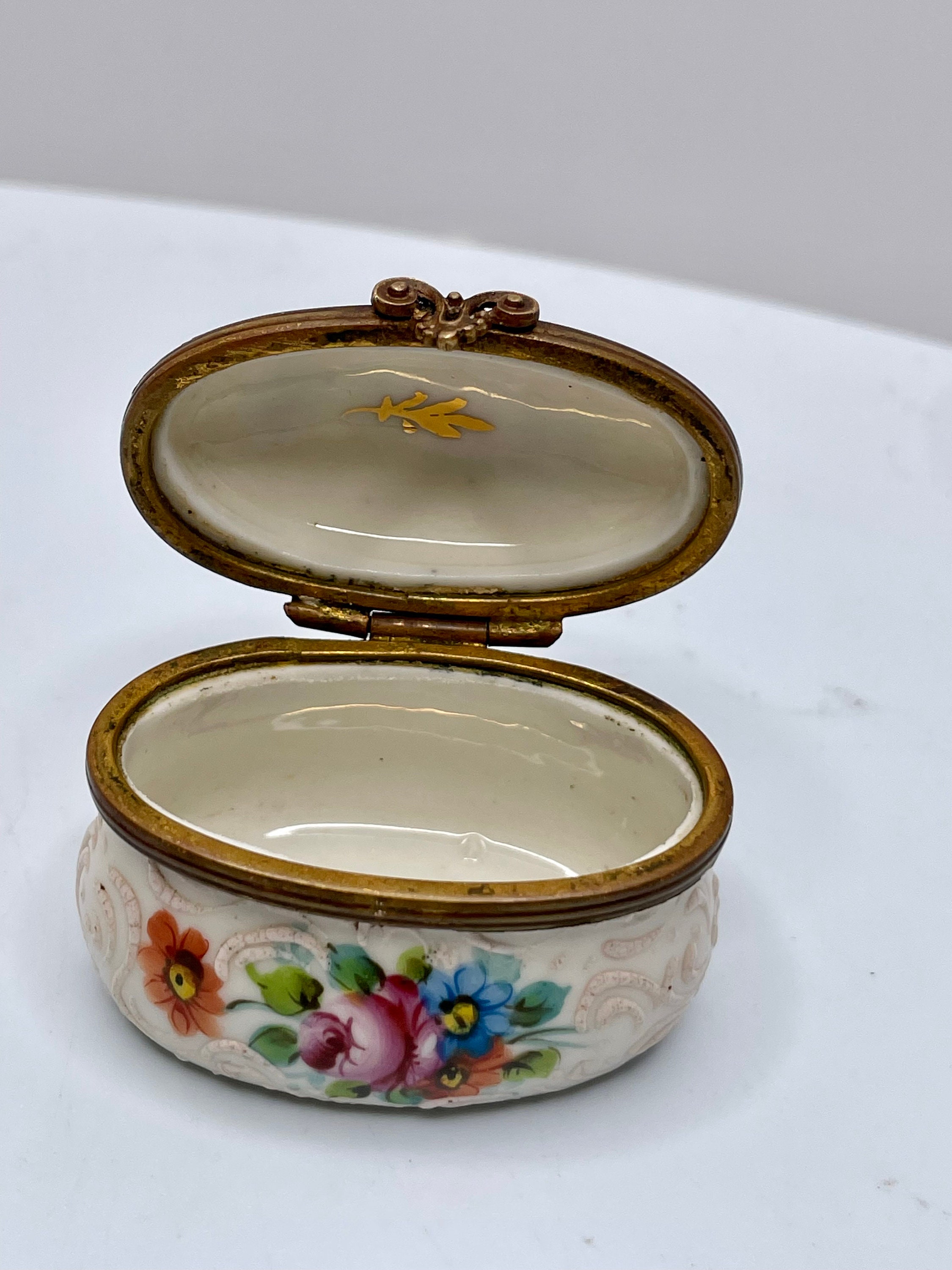 1900's Hand Painted Miniature Trinket/jewelry Limoges Porcelain Box ...