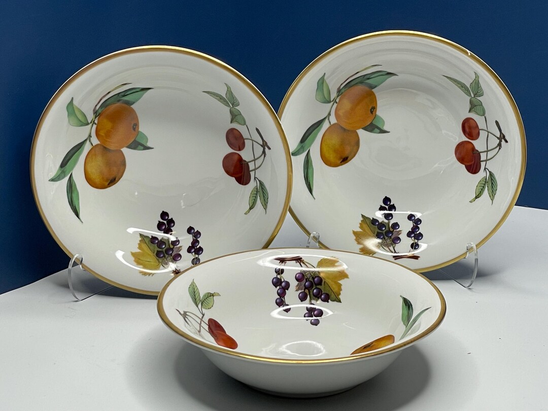 Royal Worcester Fine Porcelain 1961's Evesham Pattern Gold Rim Cereal ...