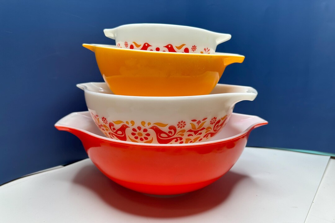 PYREX Cinderella Friendship Mixing Bowl Set. 3/4 Quart, 1 1/2 Quarts, 2 ...
