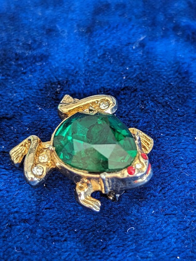 Vintage 1948 Coro Frog Fur Clip Uranium Green - Etsy