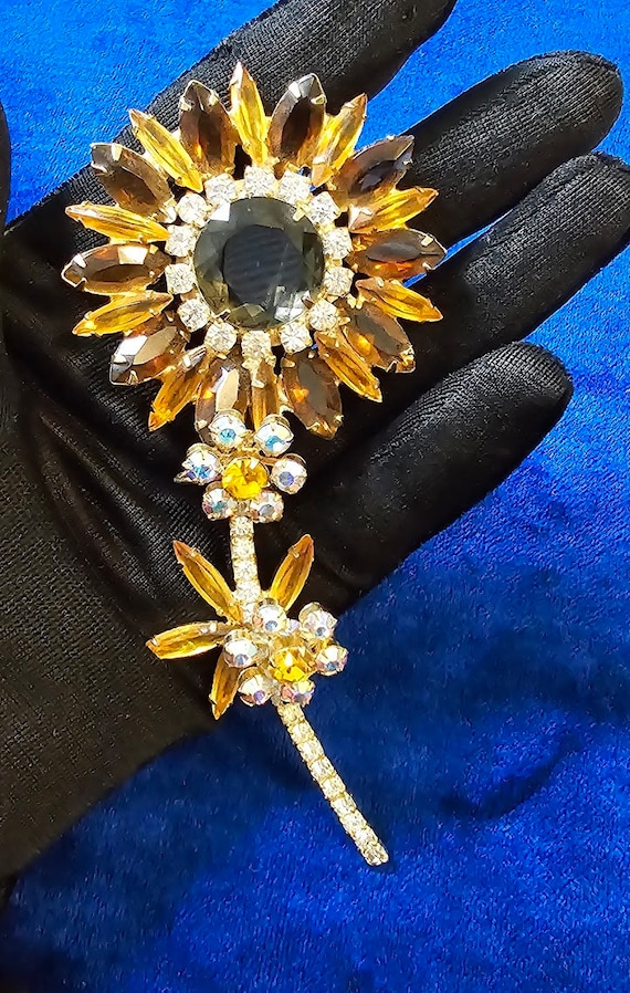 vintage juliana flower - Gem