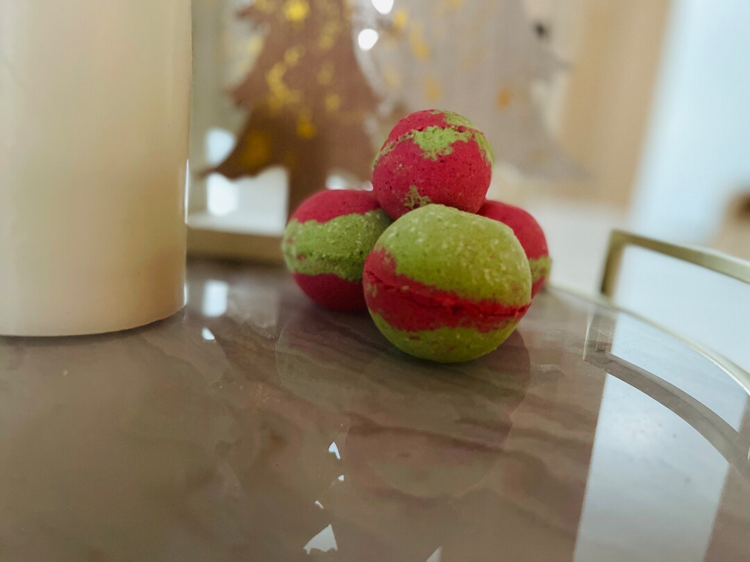 Vanilla and Pine Bath Bomb:santas Delightchristmas - Etsy