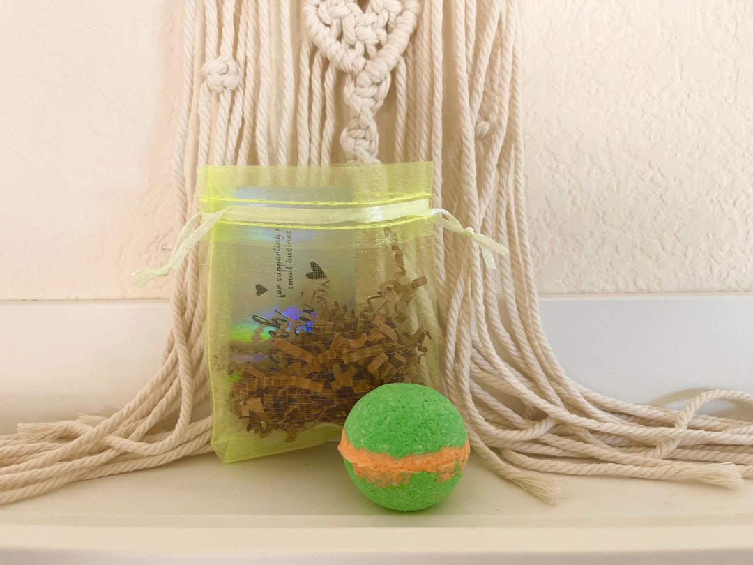 Cucumber Melon Bath Bomb|wellness|organic| Bath Bomb|christmas| - Etsy