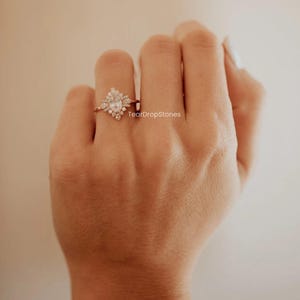 2 Ct Starburst Halo Oval Cut Moissanite Engagement Ring, 14K Gold ...