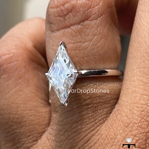 2 Ct Lozenge Cut Diamond Ring, 14K Solid Gold Lozenge Cut Moissanite ...