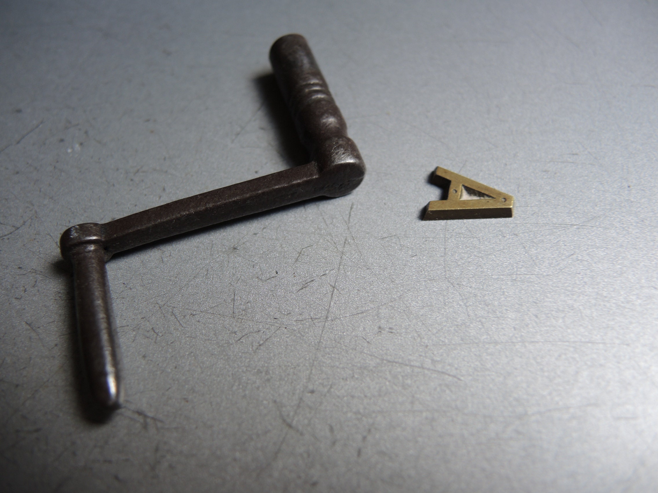 ONE Antique Solid Iron Metal Clock Wind up Key / American Kitchen Wall ...