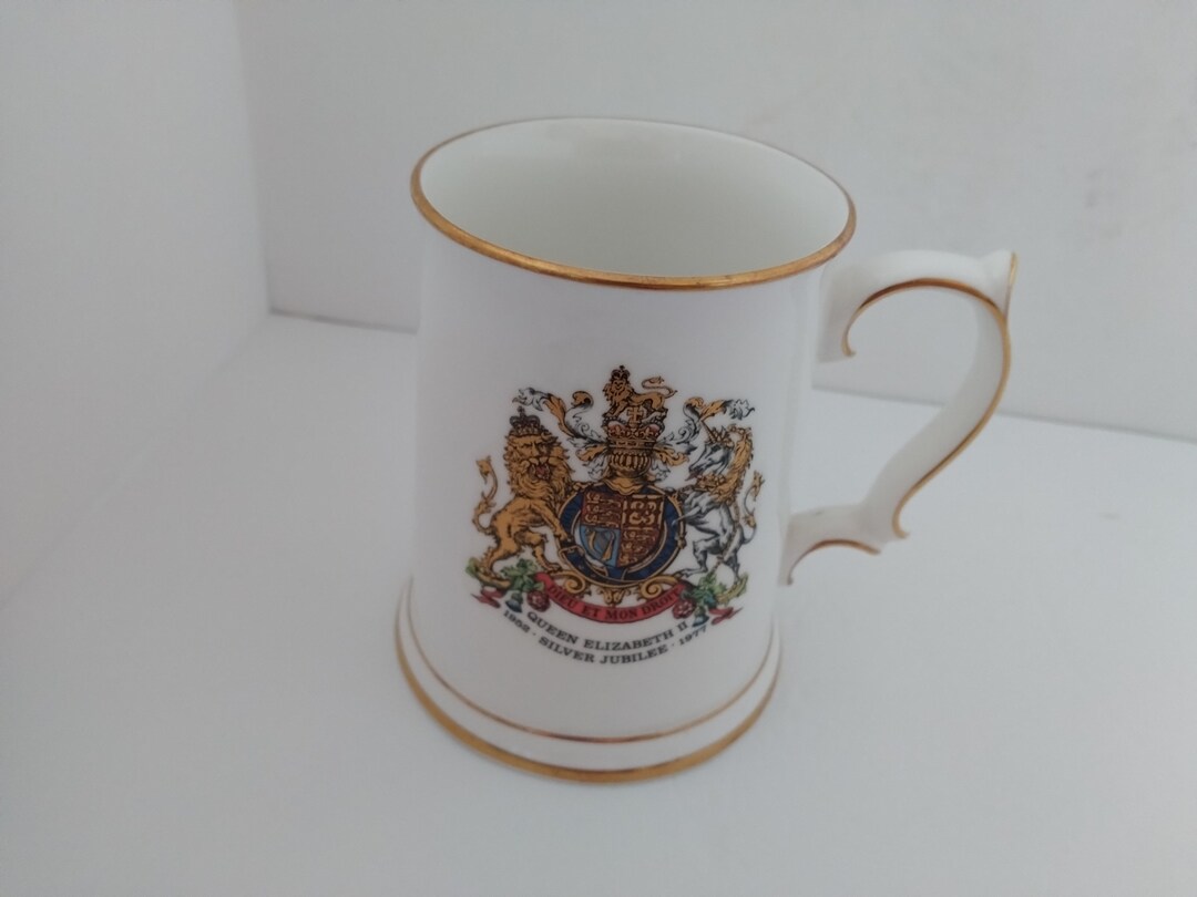 Queen Elizabeth II Silver Jubilee 1952 - 1977) Royal Grafton Bone China ...
