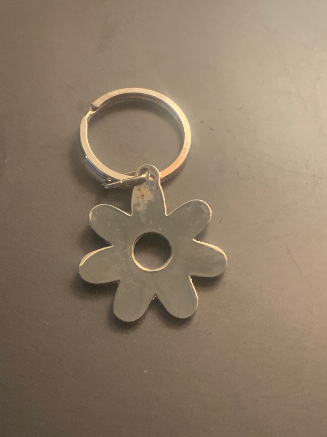 Silvertone Daisy Flower Keychain - Etsy