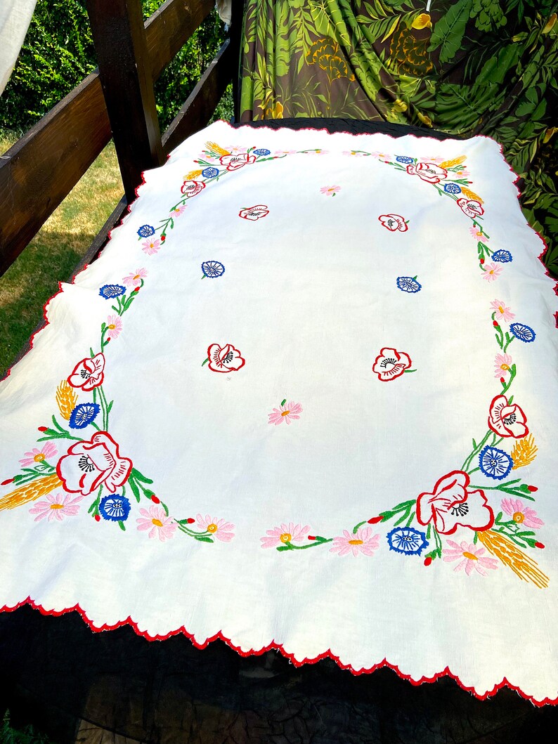 Hand Embroidered Tablecloth VINTAGE HUNGARIAN HANDMADE Tablecloth With ...