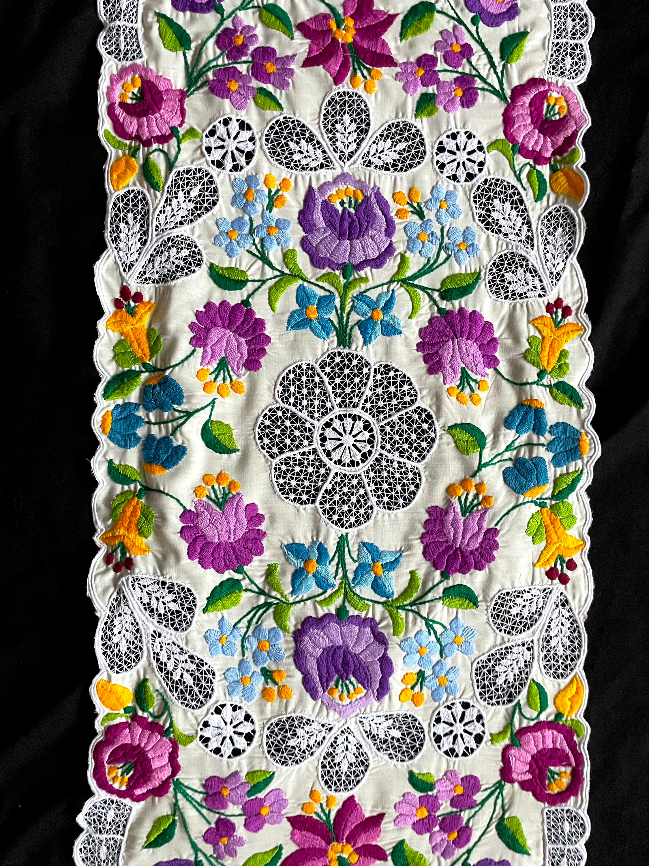 Hand Embroidered Traditional HUNGARIAN Tablecloth With Floral Kalocsa ...