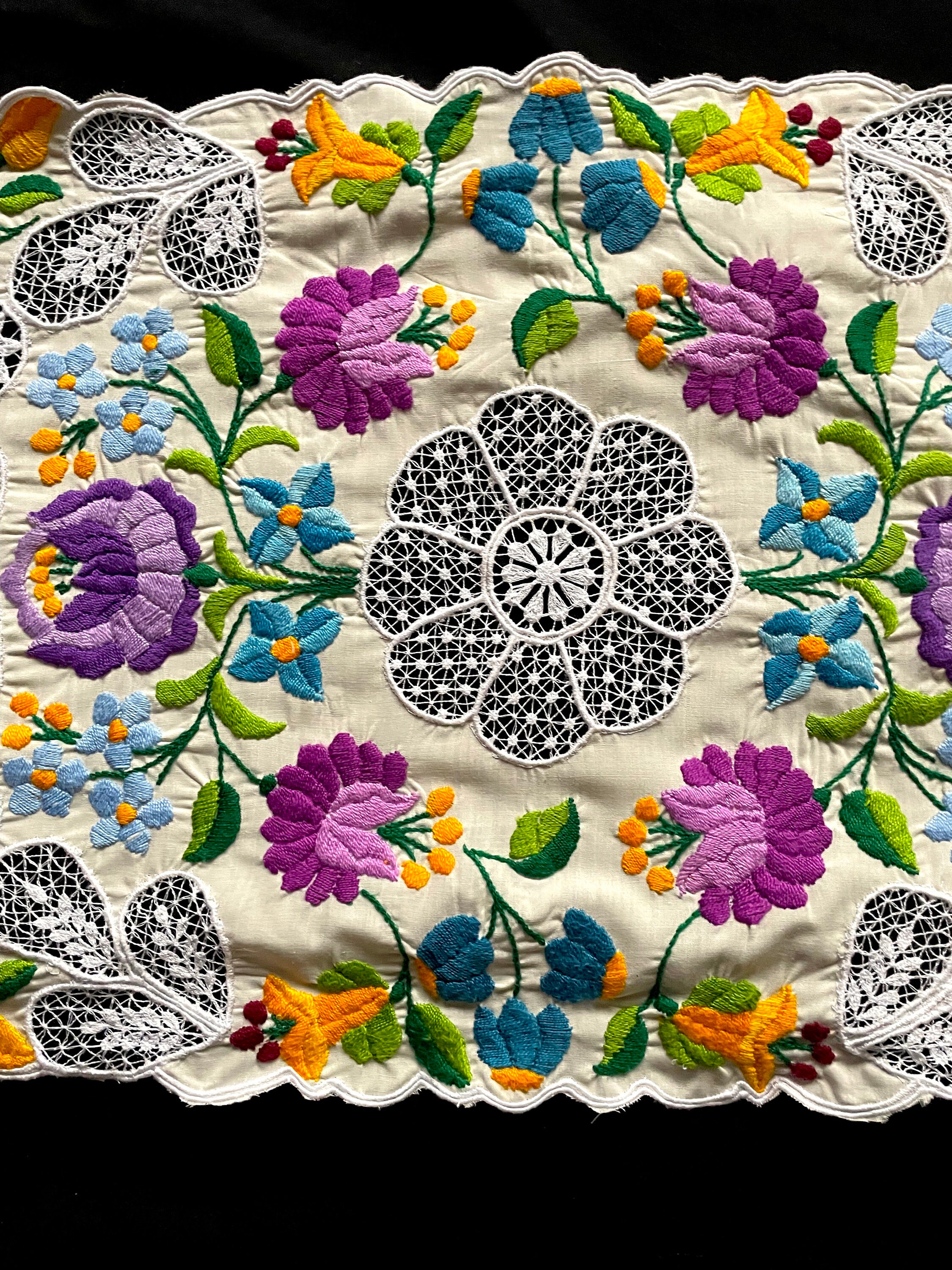 Hand Embroidered Traditional HUNGARIAN Tablecloth With Floral Kalocsa ...