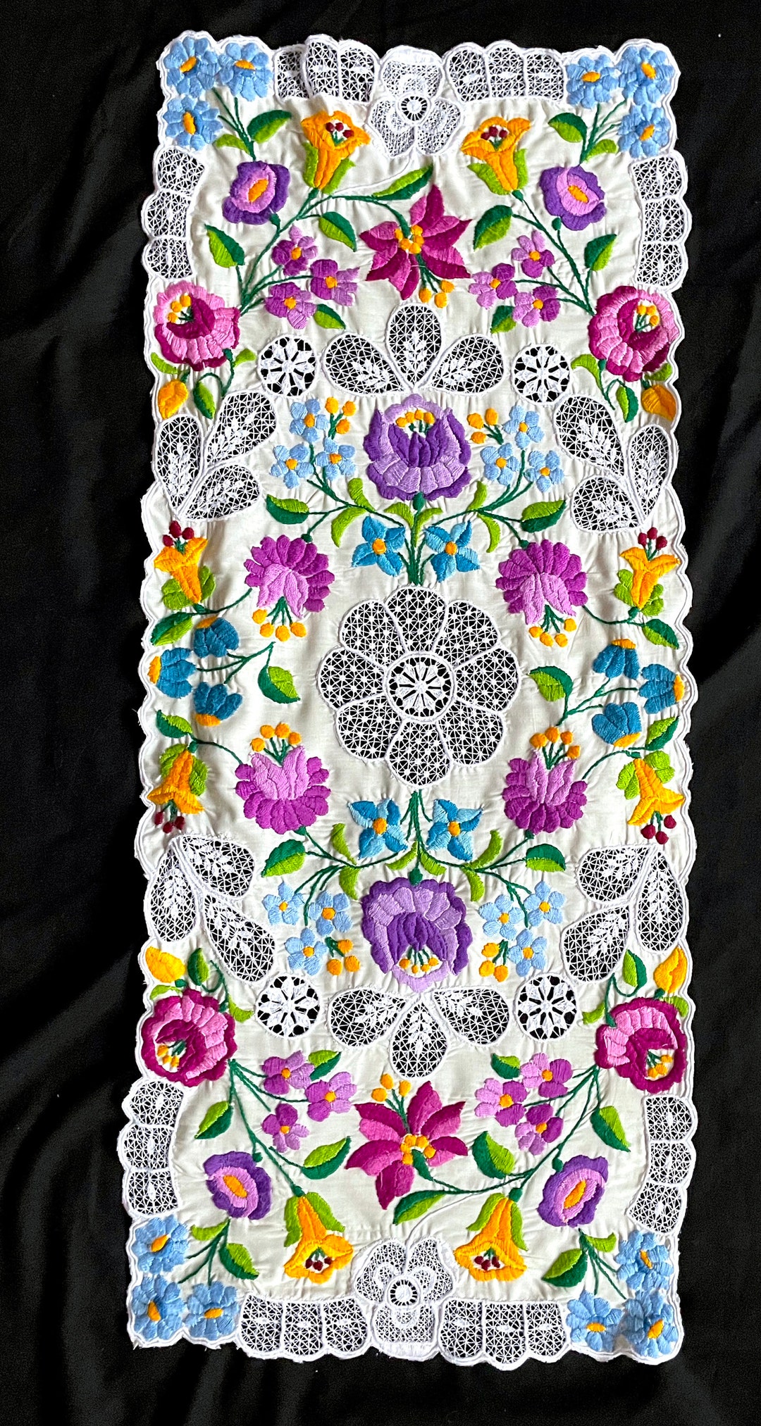 Hand Embroidered Traditional HUNGARIAN Tablecloth With Floral Kalocsa ...