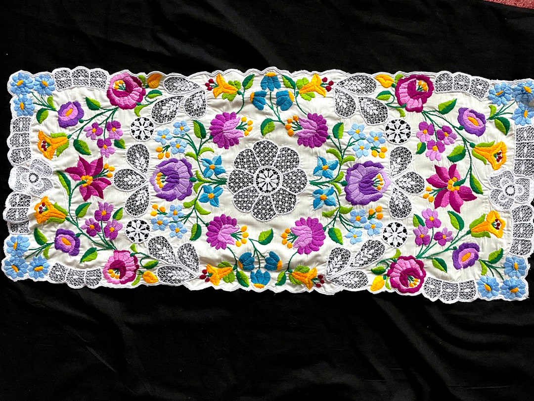 Hand Embroidered Traditional HUNGARIAN Tablecloth With Floral Kalocsa ...