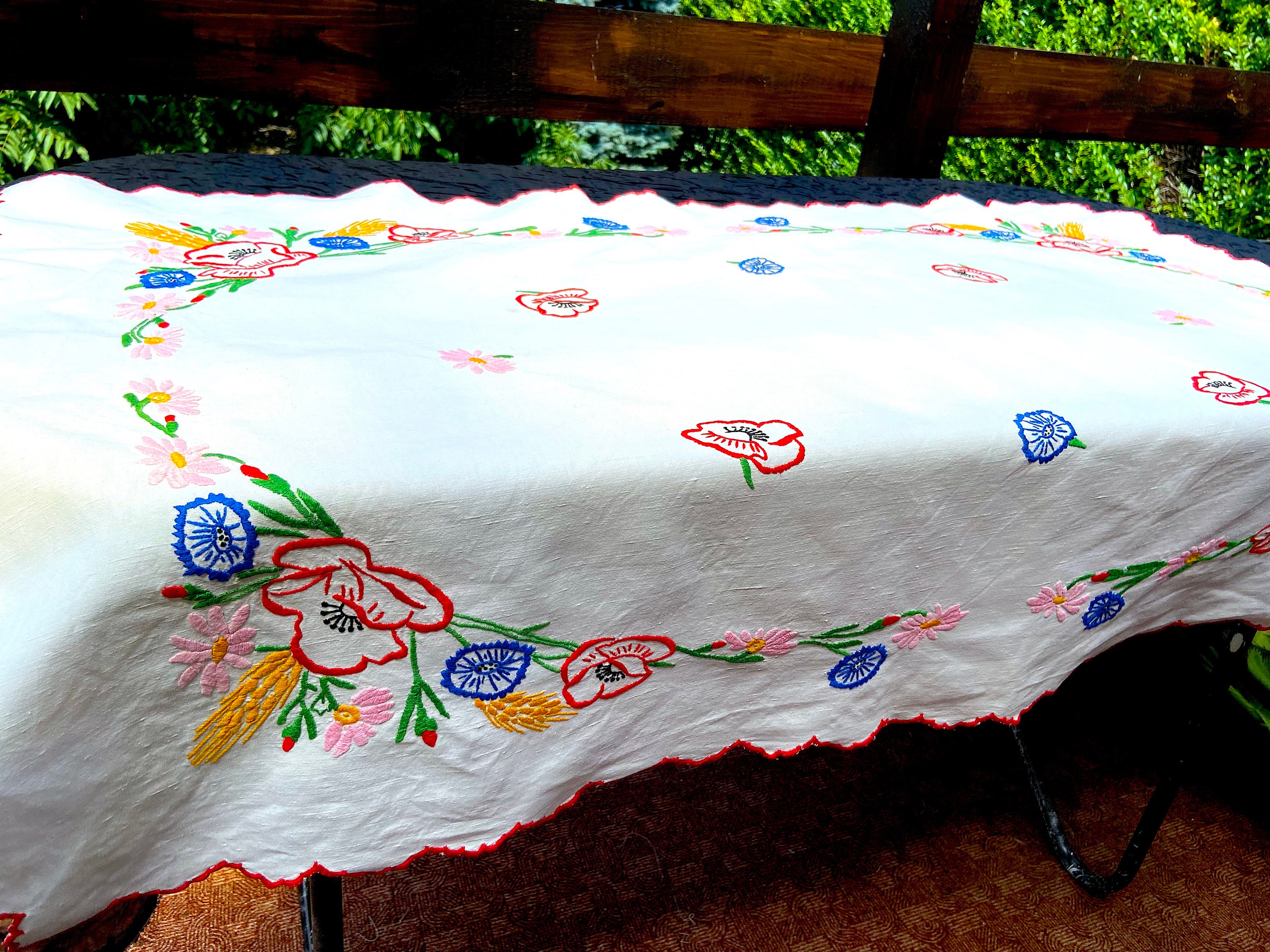 Hand Embroidered Tablecloth VINTAGE HUNGARIAN HANDMADE Tablecloth With ...